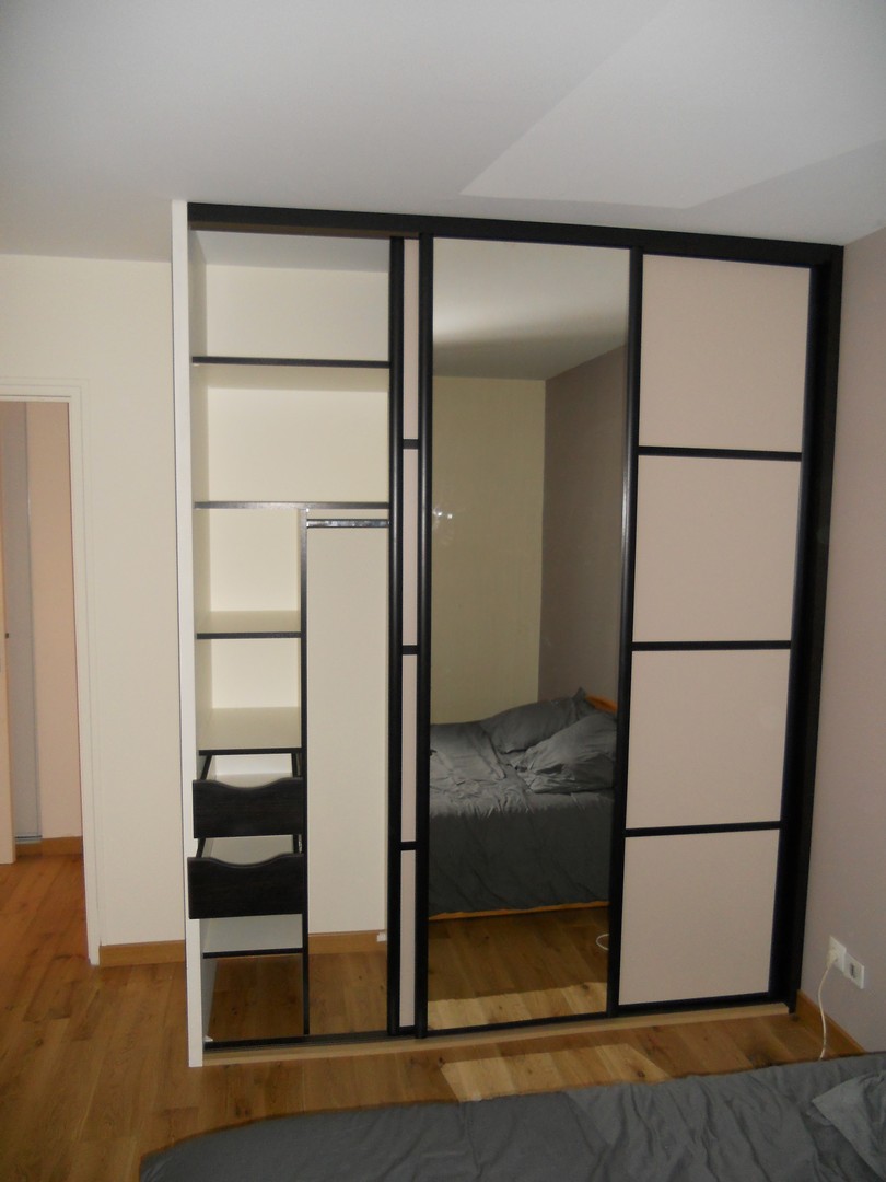 Optimisez votre espace avec nos conseils d'agencement de placard sur mesure